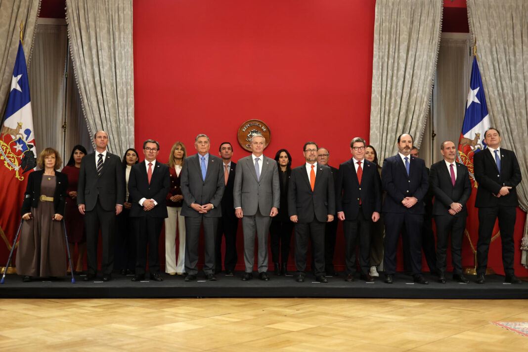 Kast saca a dos de sus principales ministras y admite la necesidad de ...