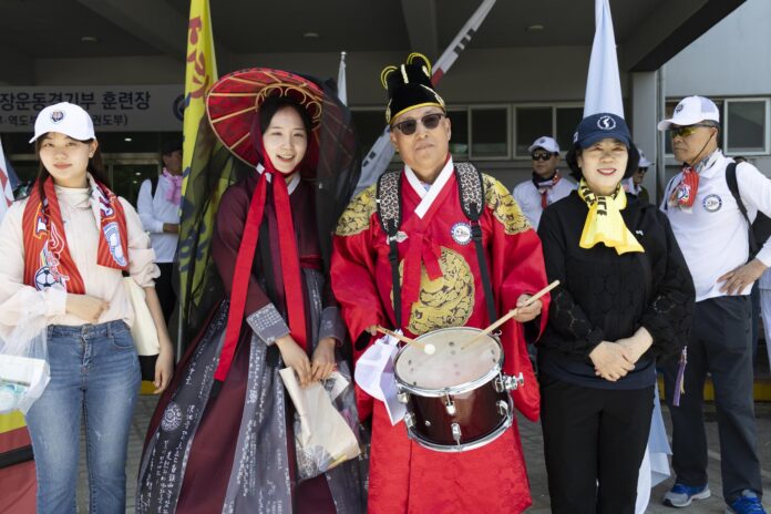 "Una misma familia": las futbolistas norcoreanas van por trofeo en el ...