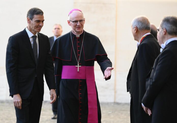 Pedro Sánchez llega al Vaticano para su primera reunión con León XIV ...