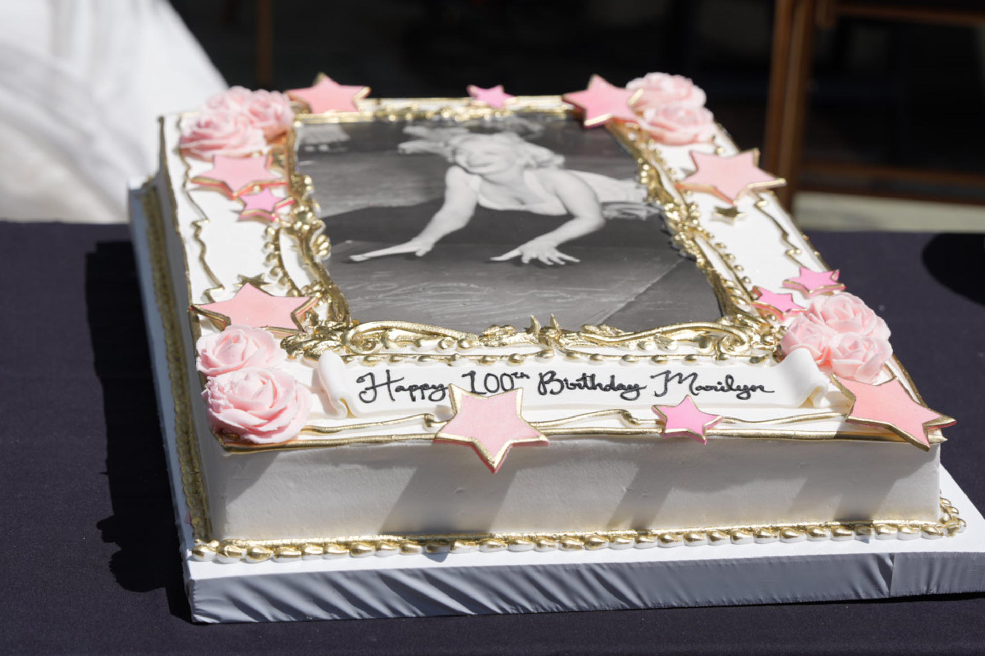Rosas, pastel y cine: Hollywood celebra el legado de Marilyn Monroe ...