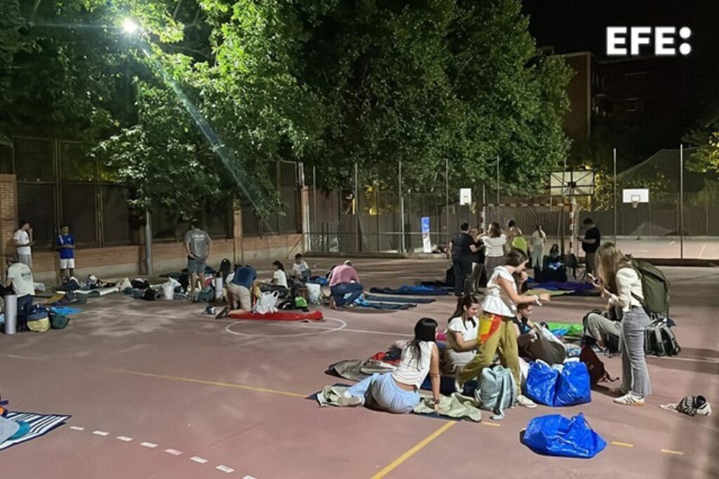 Una noche al raso tras escuchar al papa: "Esperamos dormir y si no le ...