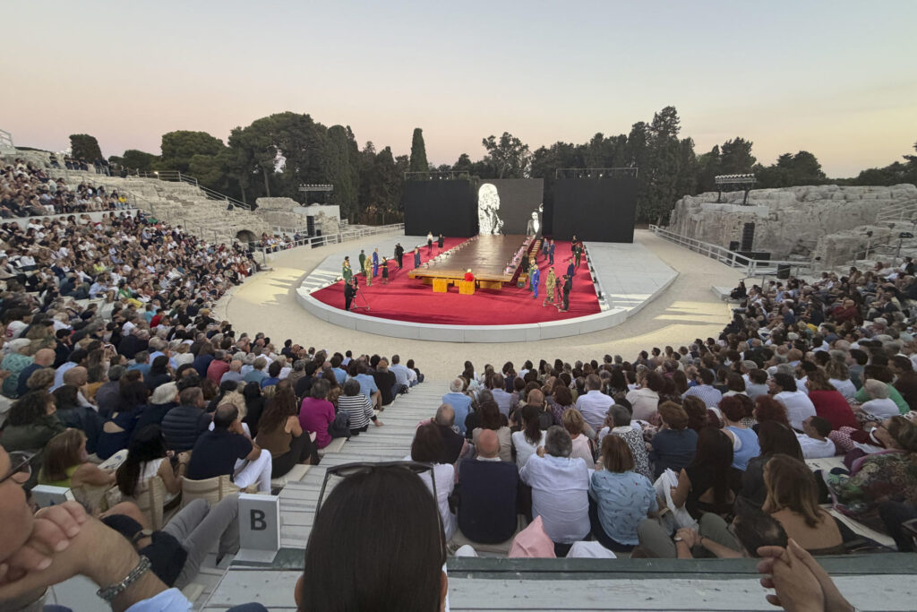 Àlex Ollé convierte en Siracusa "Los Persas" de Esquilo en un "thriller ...