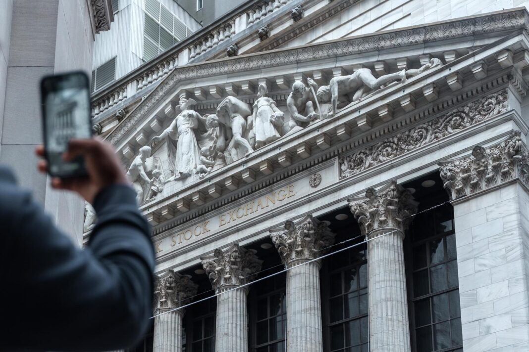 Wall Street abre en verde ante el optimismo por el acuerdo entre EE.UU ...